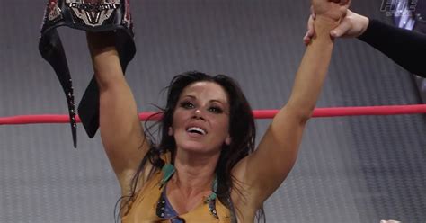 Mickie James Wins Knockouts World Title At Impact Hard To Kill