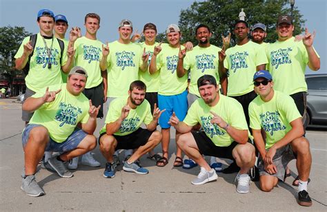 Here Come The Lopers Unk Student Athletes Hit The Streets To Thank