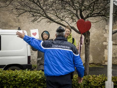 Comment Accueillir Des Réfugiés En France De La Réussite De Sommières Du Clain à La Polémique