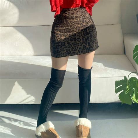 위시모어 연말룩골반여신핏 레오파드 벨벳 스웨이드 호피 H라인 미니 스커트 겨울 치마 2 Col