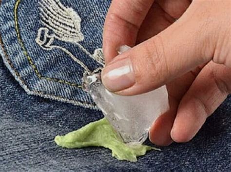 껌 제거방법 옷에 껌 신발 껌 머리카락에 붙은 껌 떼는 방법은