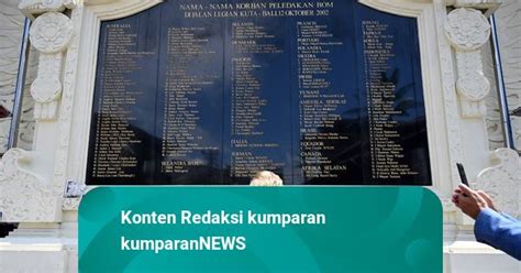 Foto Turis Asing Kunjungi Tugu Peringatan Jelang 20 Tahun Bom Bali