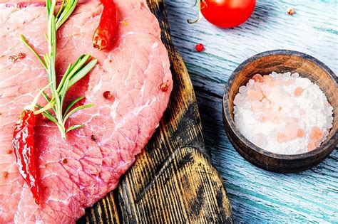 생고기 선택 로즈마리와 향신료를 곁들인 생 쇠고기 등심 스테이크생고기 사진 배경 및 무료 다운로드를위한 그림 Pngtree