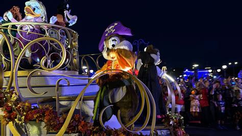 Video Mickeys Boo To You Halloween Parade Returns To Magic Kingdom