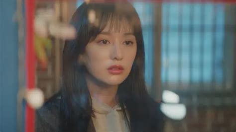Lihat Gaya Kim Ji Won Tampil Beda Dengan Poninya Sedikit Perubahan