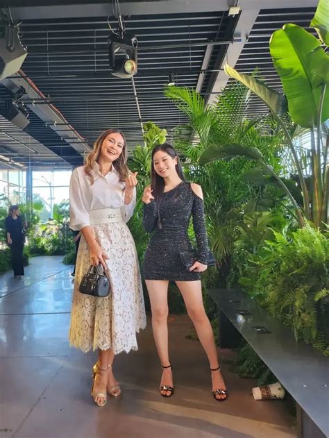 Luna Maya Dan Dahyun Twice Bersanding Tinggi Badan Keduanya Jadi Sorotan