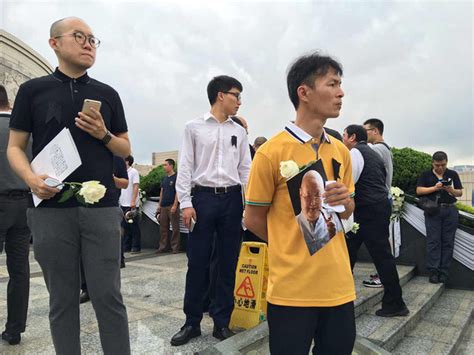 叶选宁告别仪式现场 七常委送花圈 凤凰新闻