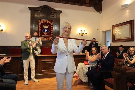 Pilar Díaz Investida Alcaldesa Esplugues Cat