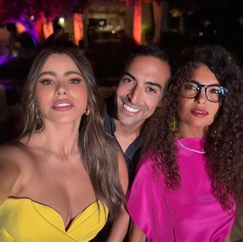 Sofia Vergara Second Round At The Beach Today🥳🦃🦀 Instagram