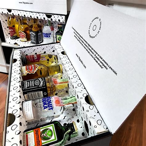 Caja De Mini Botellitas De Licor Surtidas Más Tarjeta Personalizada