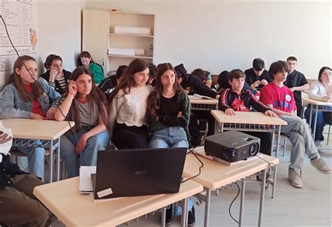 შორაპნის საჯარო სკოლაში კინოჩვენება გაიმართა ეტალონი