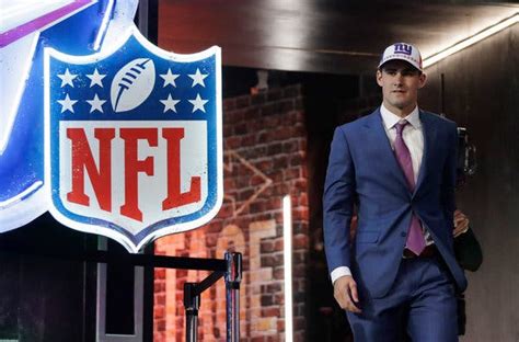 In Jones The Giants Trust Even If Few Others Do The New York Times
