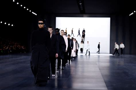 Hawaiis Tiny Bubbles Singer Don Ho Dies At 76 Reuters