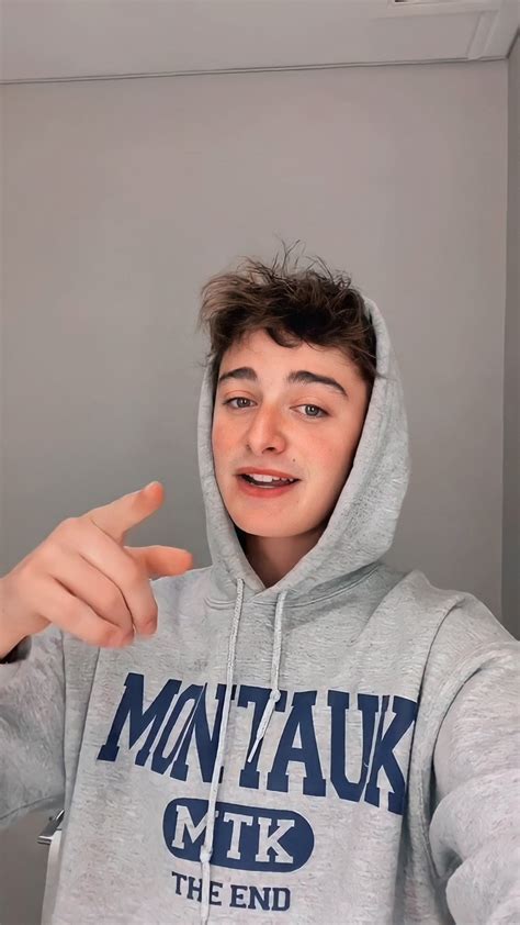 Noah Schnapp Artofit