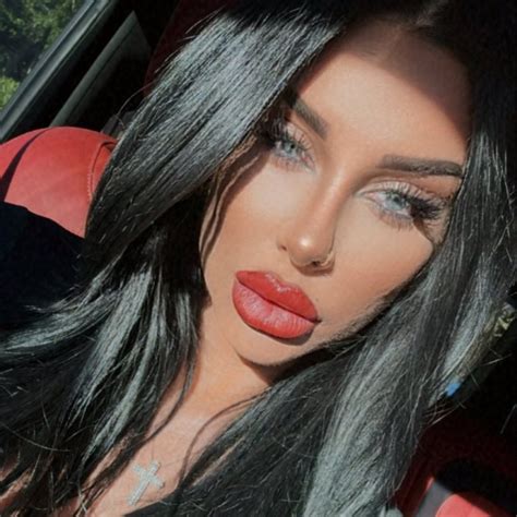 Lindi Nunziato Empowering Fitness Icon And Model Redefining Strength In 2025 Vibro Media