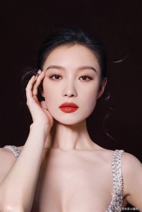 倪妮穿粉色亮片礼服登场，腰肢纤细惊艳全场 搜狐大视野 搜狐新闻