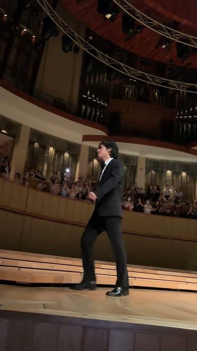임윤찬 피아노 리사이틀 커튼콜 1열 직관 Singapore Esplanade Concert Hall Youtube