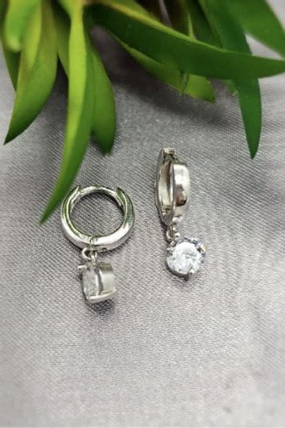 Comfy Huggys With Cubic Zirconia Round Attachment Terciany