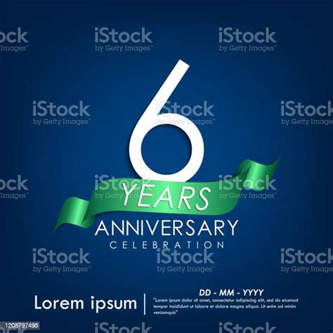 6 주년 기념 엠블럼 파란색 배경에 녹색 리본이있는 기념일 우아함 흰색 로고 웹 전단지 인사말 카드 및 초대 장용 벡터 일러스트 템플릿 디자인 6에 대한 스톡 벡터 아트 및