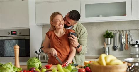 In The News Woman S Unsightly Skin Disease Caused By Kissing Bearded Man Health And Fitness