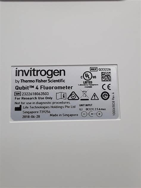 Invitrogen Qubit 4 Fluorometer Dna Synthesizer Q33226 Molecular Biology Used Laboratory