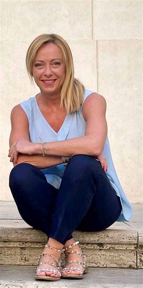 The Best Giorgia Meloni Feet Pictures 🤩