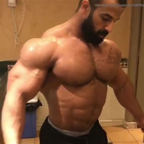 Sweaty Arab Muscle Daddy Flexing Muscle Cardiophilia
