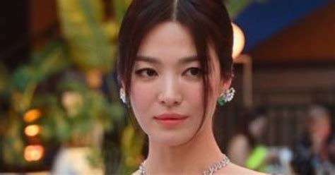 가녀린 팔 송혜교 블랙 원피스 드레스로 완성한 동안 미모 N샷 가녀린 팔 송혜교 블랙 원피스 드레스로 완성한 동안 미모 N샷