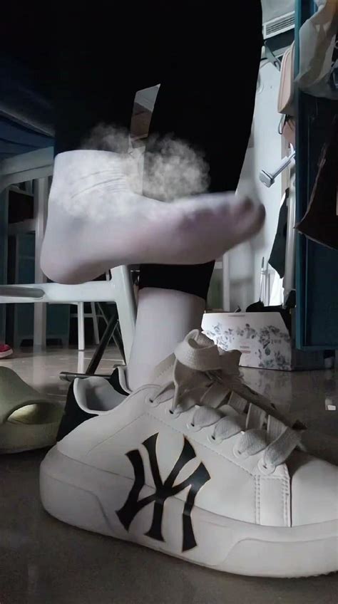 【日常】美少女夏天也爱白袜~ 哔哩哔哩