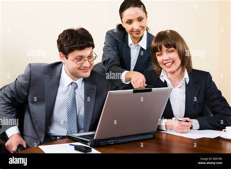 Business Woman Is Explaining The Correct Way Of Analysis To Her