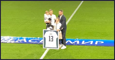 Pred Tekmo S Portugalsko Se Je Poslovil Legendarni Reprezentant Bojan Jokić V Dar Prejel