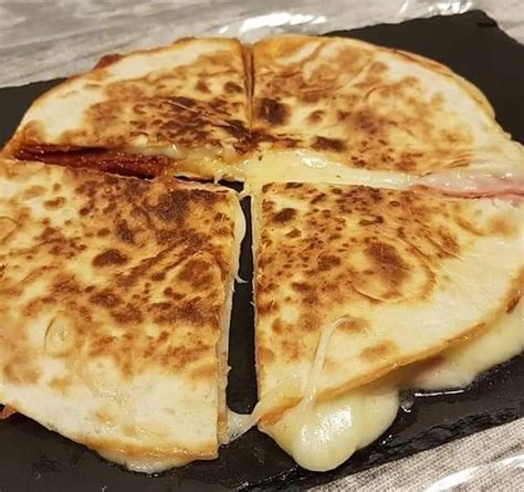 Delicious Cheese Pizza Food Porn World Menu Pines