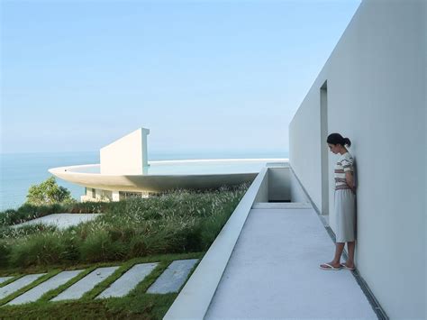 3andwich Design Tops Clifftop Library In China With Circular Pool