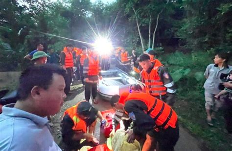 Mưa Lớn Kéo Dài Hơn 400 Hộ Dân ở Lạng Sơn Bị Cô Lập Giữa Biển Nước