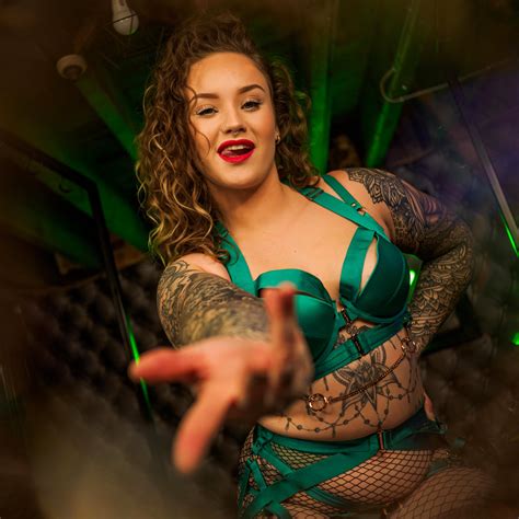 Thecountesscocos Profile Page 2 Vids Pics And More Manyvids Manyvids