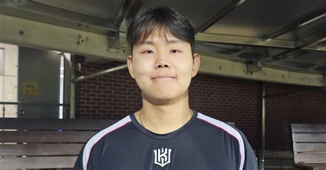 소형준 이 악물고 던진 이유가 있었네한국 최고 선발 원태인 형과의 맞대결이니까 포항 현장