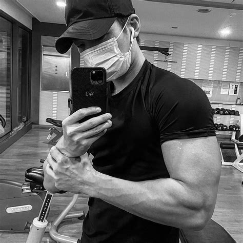 위하준 Wi Ha Jun On Instagram 촬영들이 모두 끝나니 다시 체중 증가 조금만 해도 힘들다 이젠 🐦” Wi Ha Joon Korean