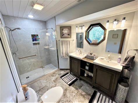 The Jim And Linda Duncan Home Near Muskrat Lake Is Classy Yet Cozy