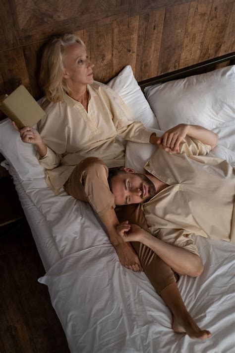 Why Older Women Dating Younger Men Are More Satisfied By A Shayens