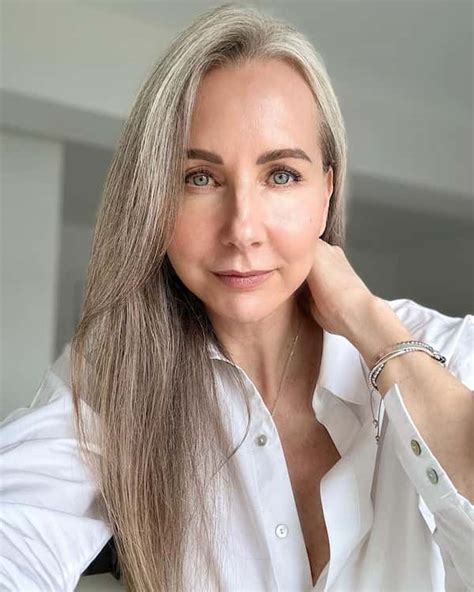 19 Youthful Long Hairstyles For Women Over 50