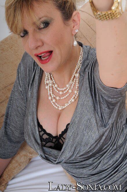 Lady Sonia 34g Deep Plunge In Lace Orig Dsc 8775 Porn Pic Eporner