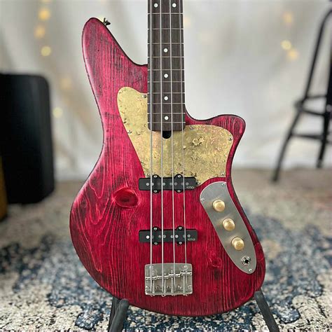 Offbeat Guitars Jacqueline 32 Medium Scale Bass Bordeaux Reverb