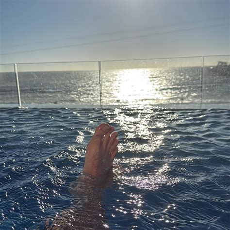 Harry Clarks Feet
