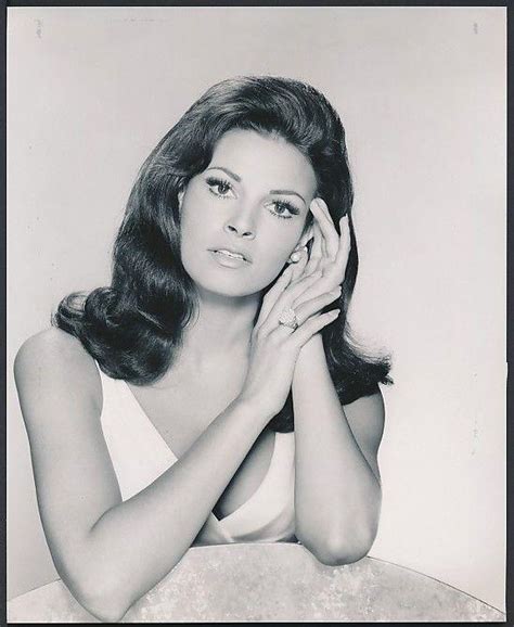 1965 Original Photo Raquel Welch Young Gorgeous Newcomer Signs With Fox