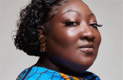 Out And Loud Lady Phyll Leaves X Troye Sivan Plays Game In Grindr Campaign