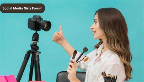 Social Media Girls Forum A Guide To Women Online Community Social
