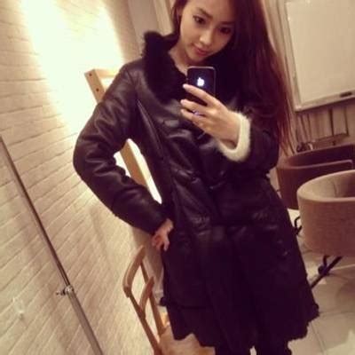 아유미 거울셀카 긴 생머리 잘록 허리…