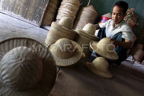 Topi Capil Antara Foto