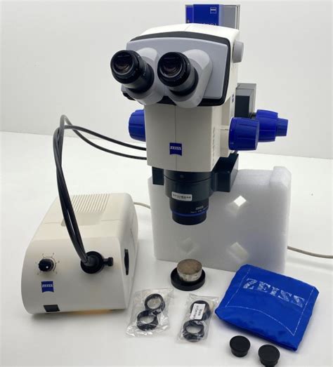 Zeiss Stereo Discovery V8 Stereozoom Microscope