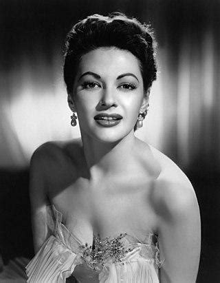 Yvonne De Carlo Height